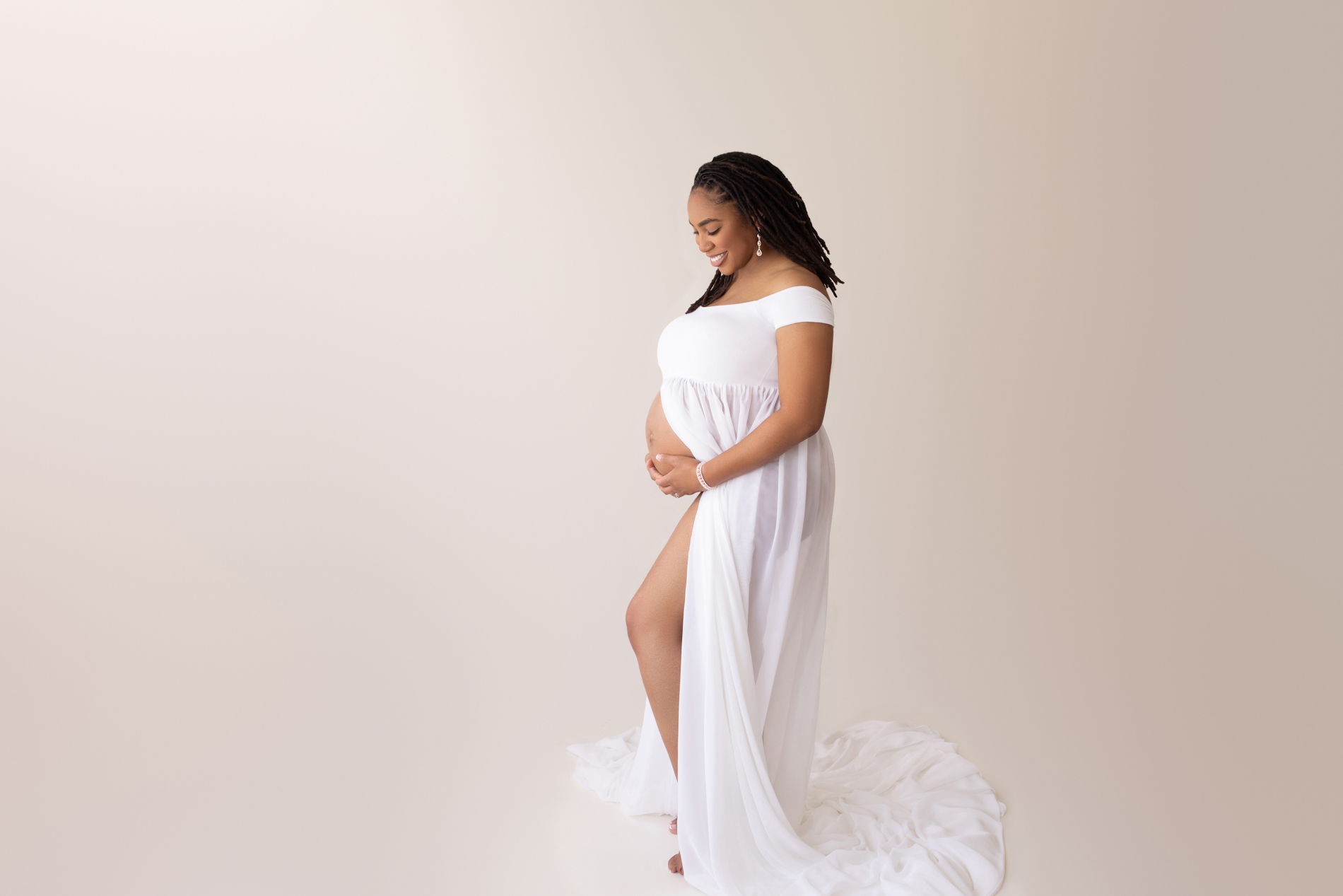 Maternal Strength & Beauty: An Elegant Maternity Photo Session - Andrea ...